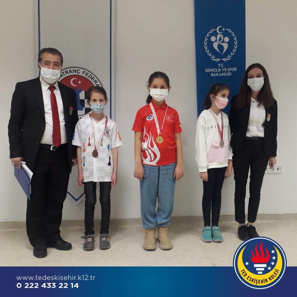 Öğrencimiz Selin Torun Satranç Turnuvasında 1. Oldu - TED ESKİŞEHİR KOLEJİ